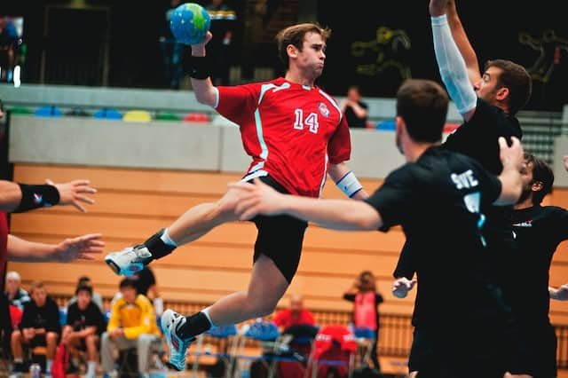 Le Tchoukball: Un sport unique et intergénérationnel - Portail Sports